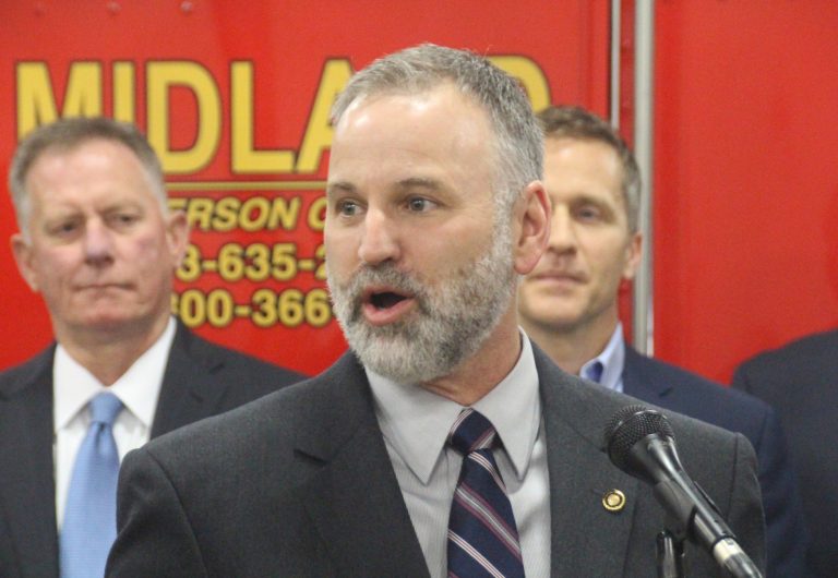 Greitens signs Corlew's expert witness standards bill - The Missouri Times