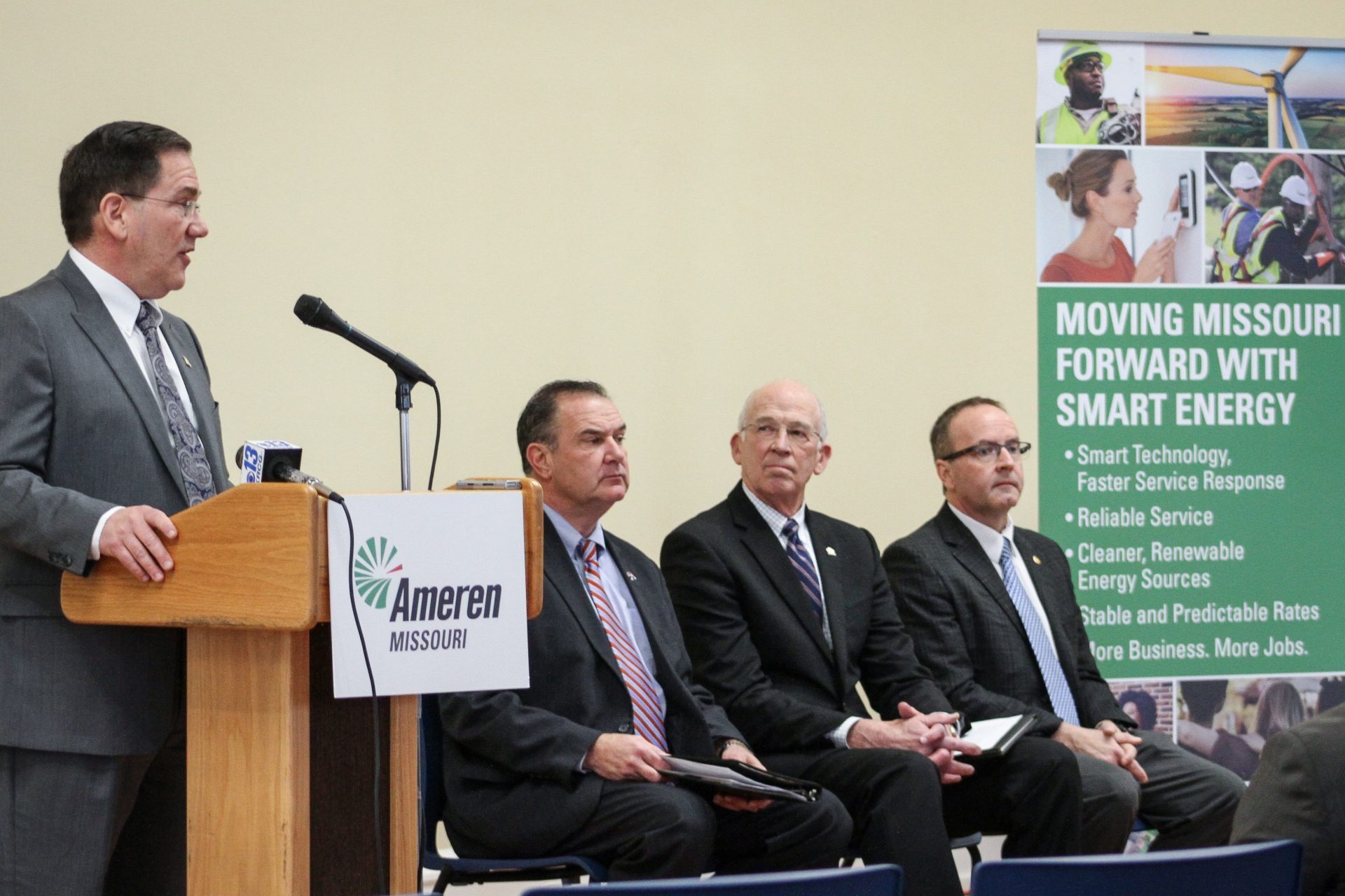 Ameren unveils $5.3 billion grid upgrade plan spurred by changes to ...